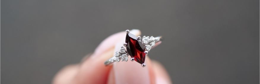 Garnet: Characteristics and origin | DiamondsByMe