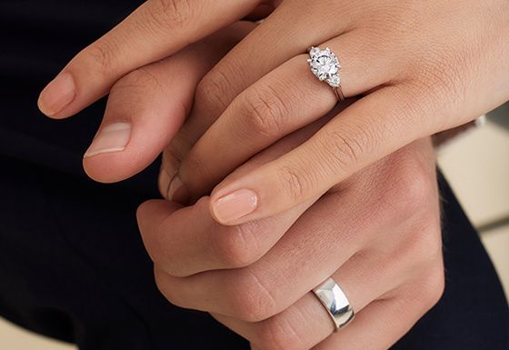 Gold cluster engagement ring Lidia with diamond 1.10 crt