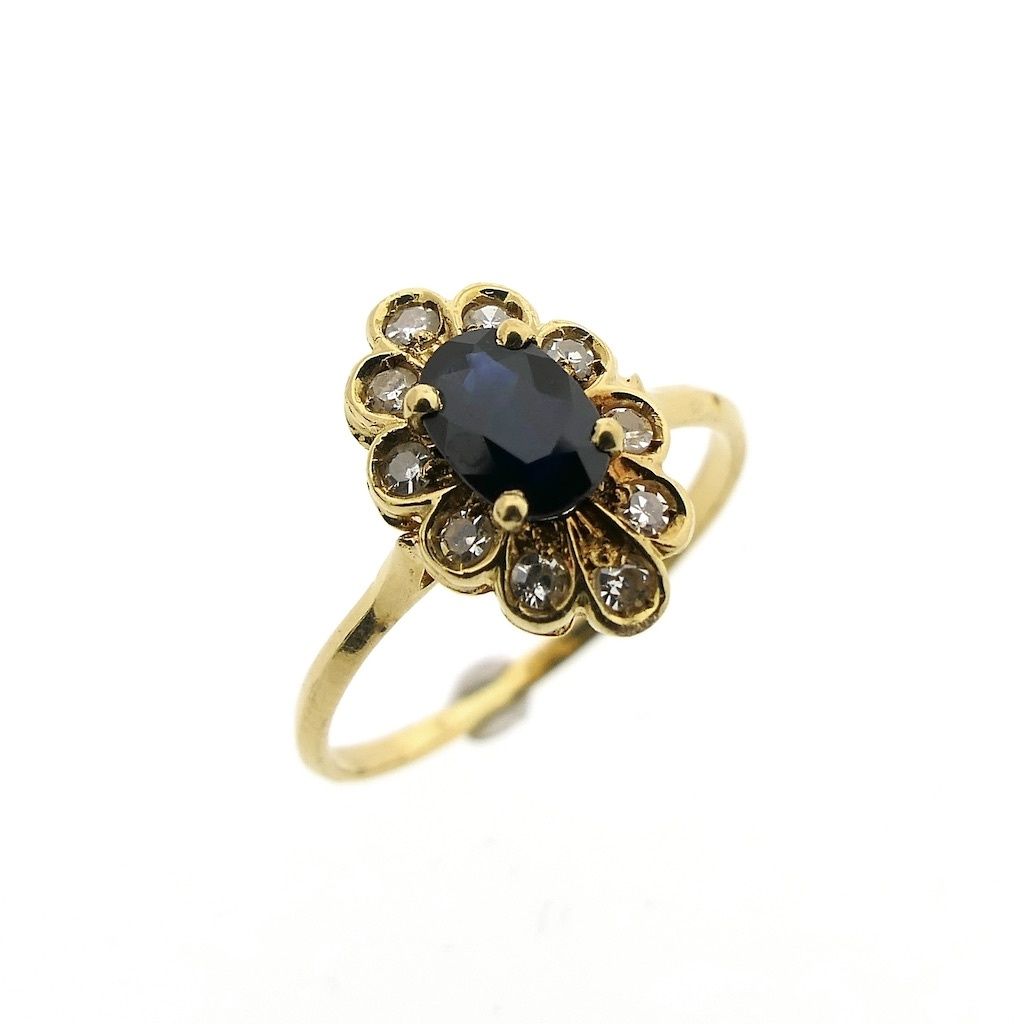 Gouden entourage ring met saffier | Juweelwinkel.nl